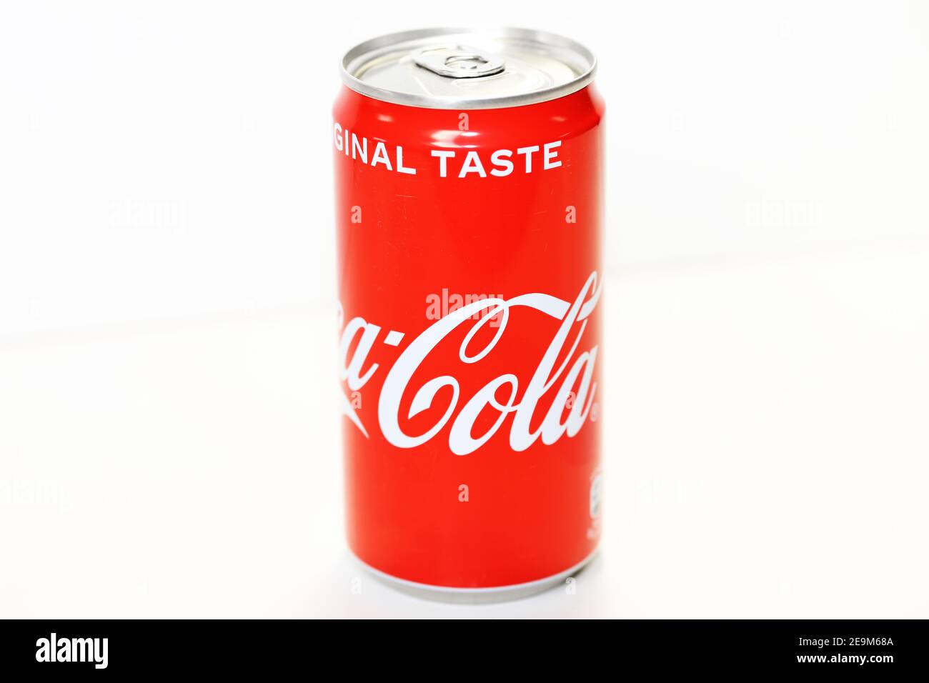 Coca Cola can in front of a white background Stock Photo - Alamy