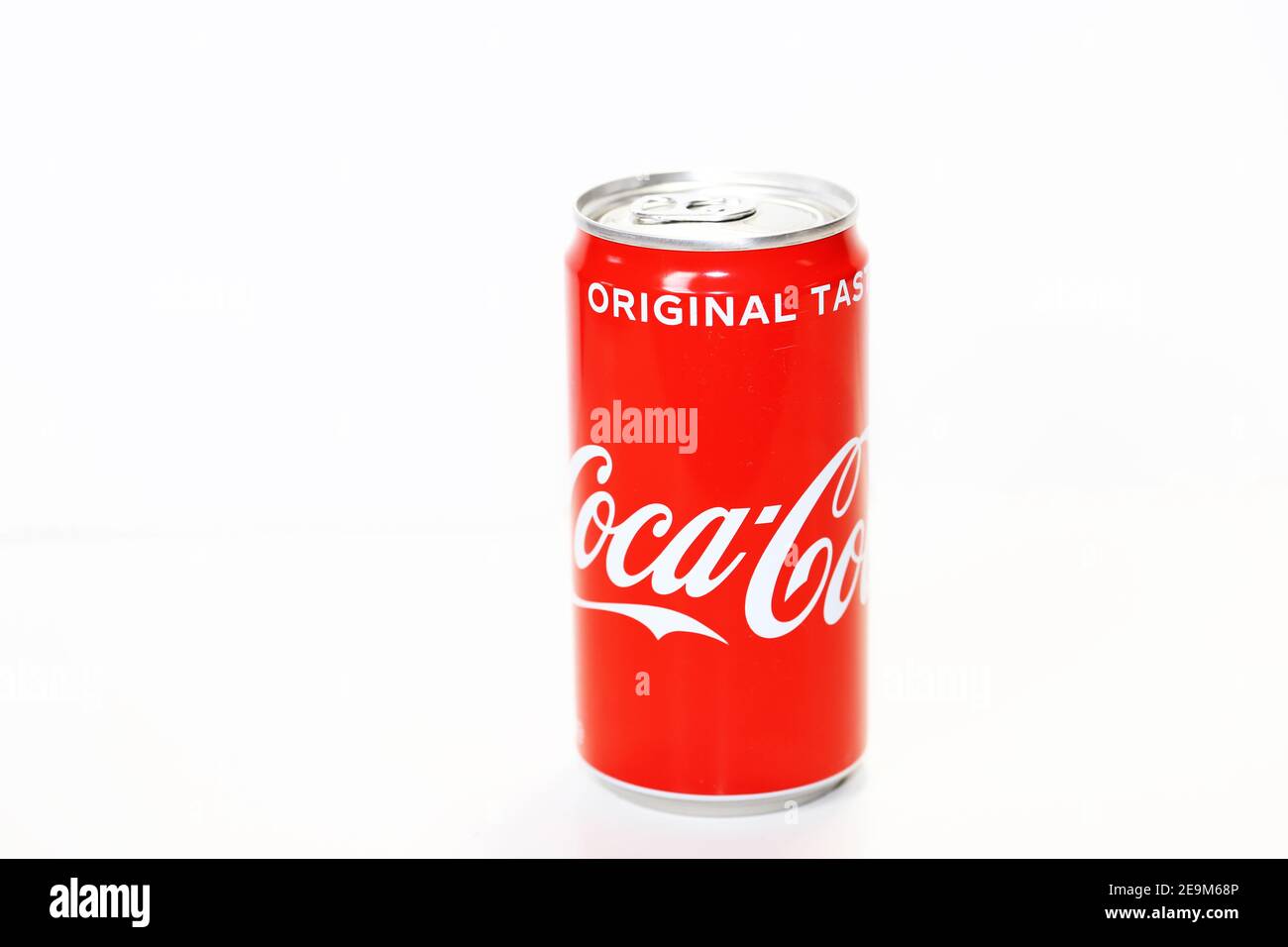 Coca Cola can in front of a white background Stock Photo - Alamy