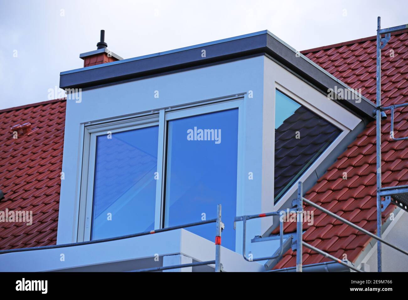 Side windows hi-res stock photography and images - Alamy