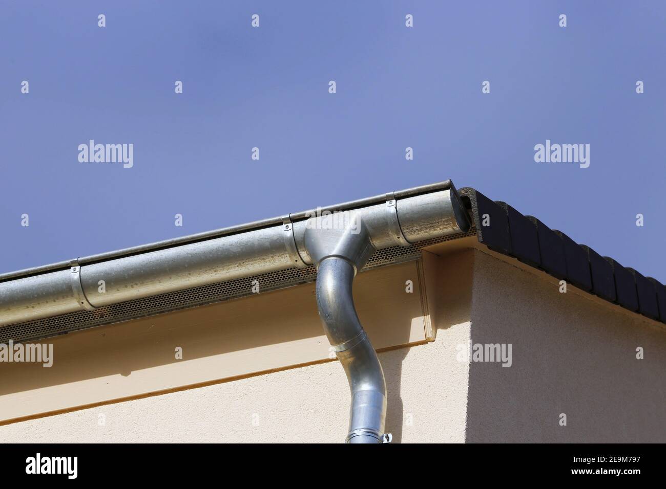 Roof gutter on a new tiled roof Stock Photo - Alamy