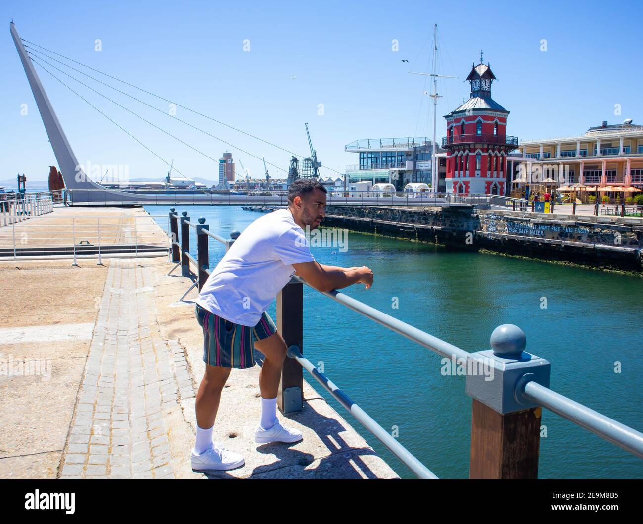 Man leaning over railing hi-res stock photography and images - Alamy