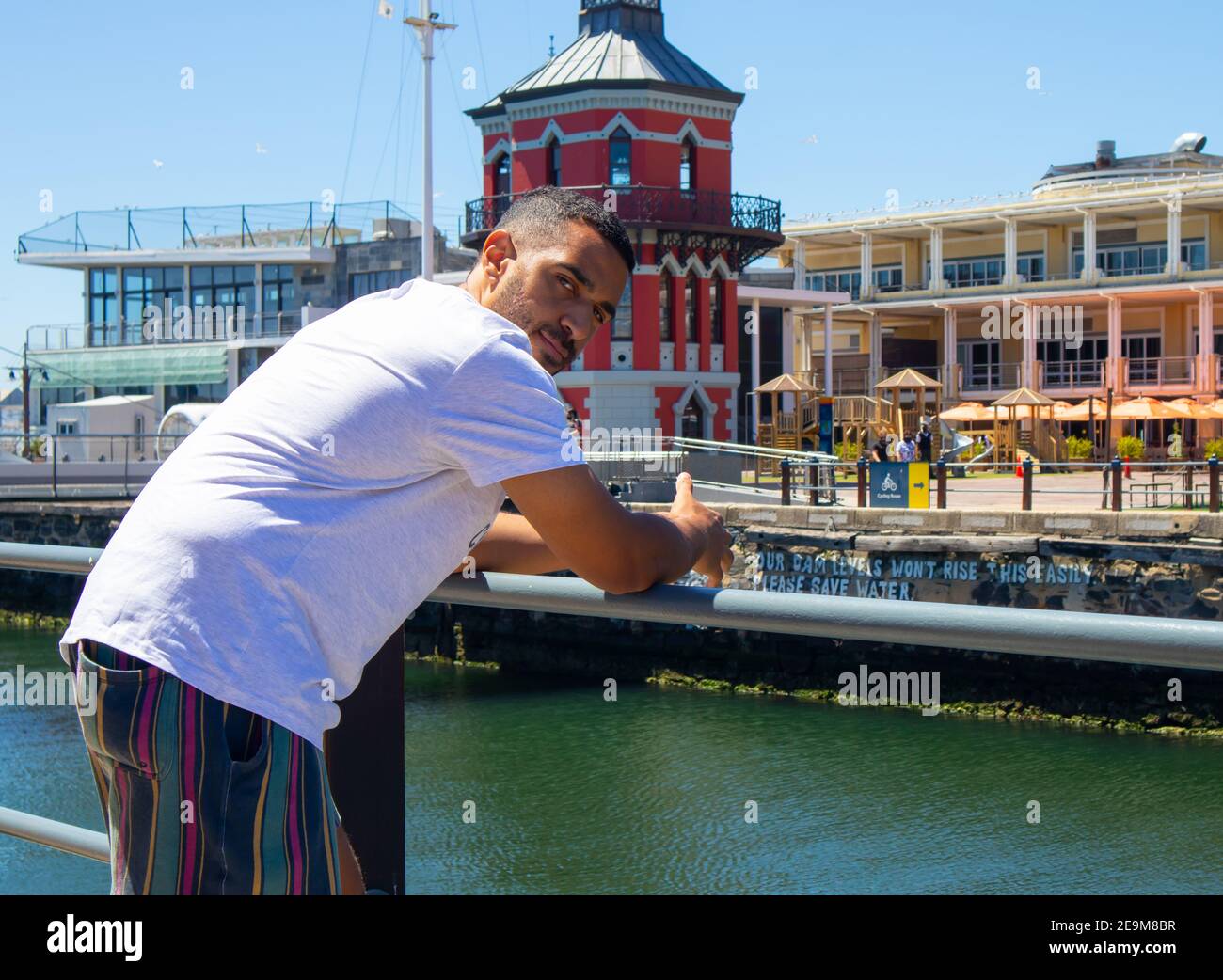 Leaning over railing hi-res stock photography and images - Alamy