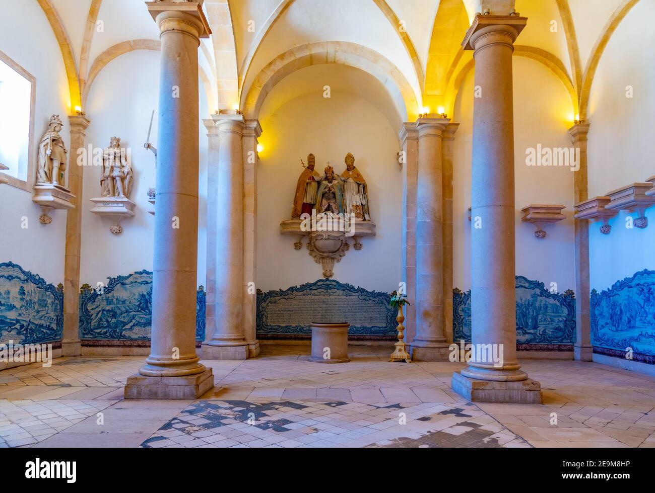 Roman tile abbey hi-res stock photography and images - Alamy