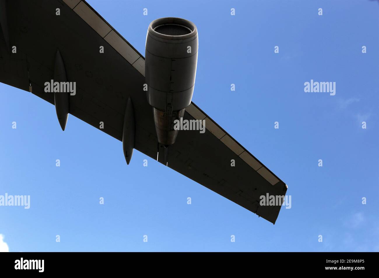 Airplane wing, photographed from below Stock Photo - Alamy