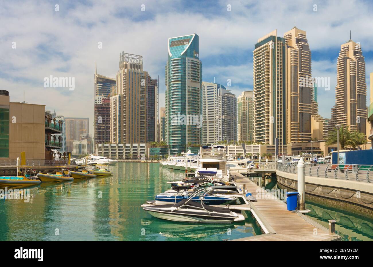 Dubai yachts promenade marina hi-res stock photography and images - Alamy