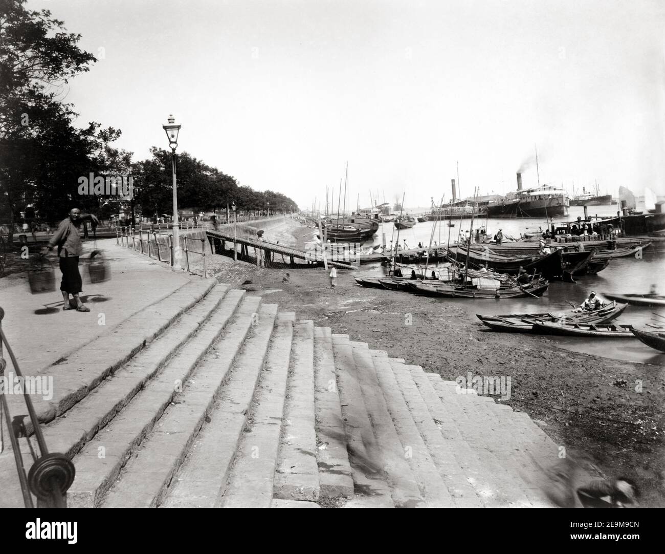 Late 19th century photograph - Boats along The Bund, Hankow, Hankou ...