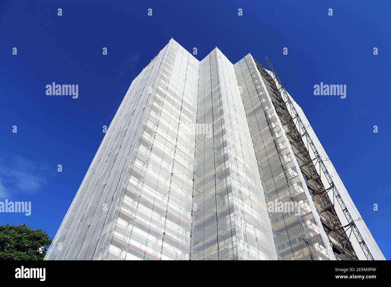 Scaffolding: Scaffolded high rise building (Germany Stock Photo - Alamy