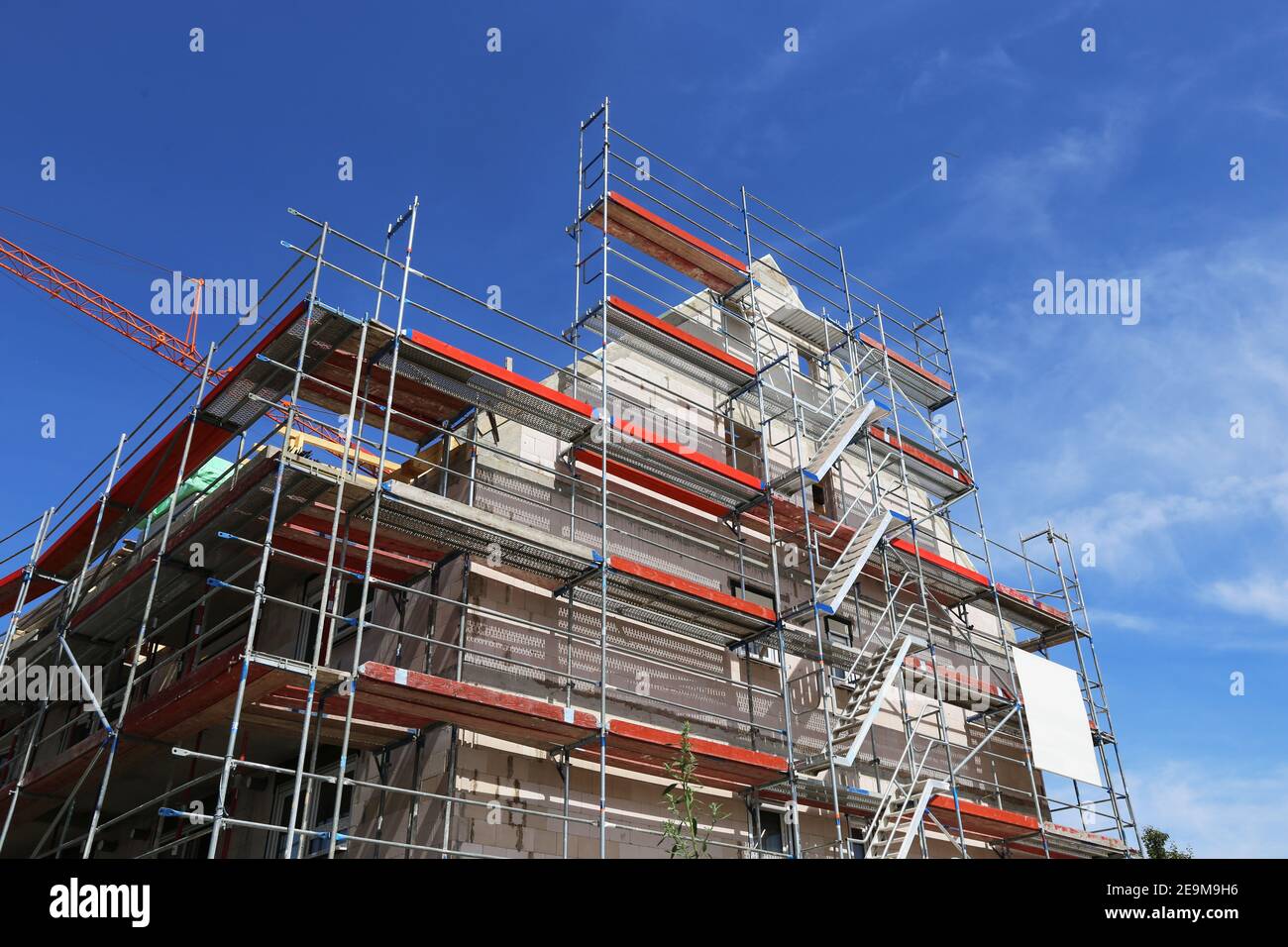 Scaffolding: Scaffolded residential building Stock Photo - Alamy