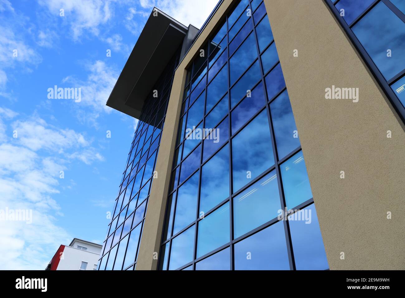 Building with large and modern glass facade Stock Photo - Alamy