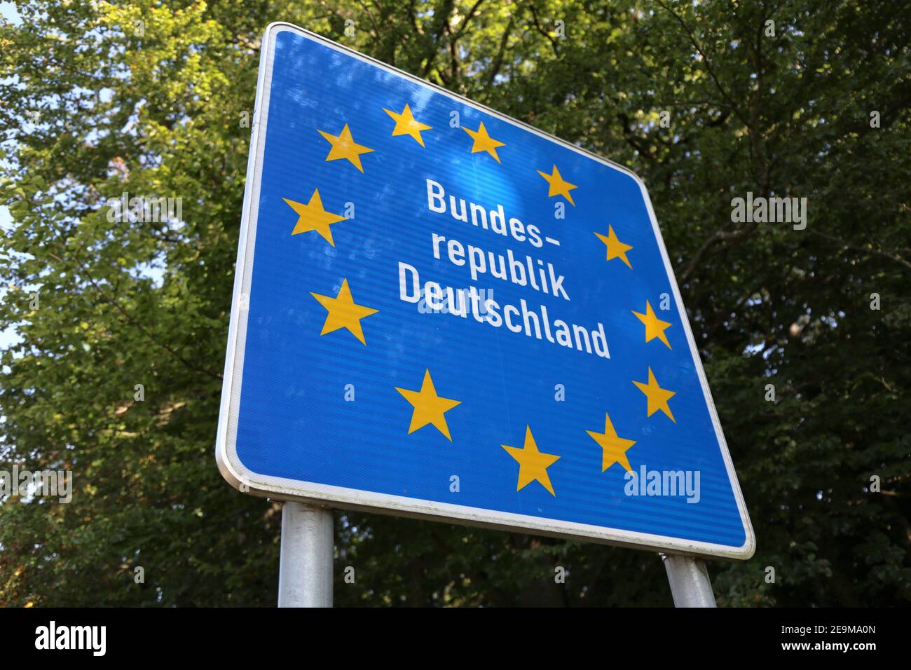 Customs sign at the external border of the Federal Republic of Germany ...