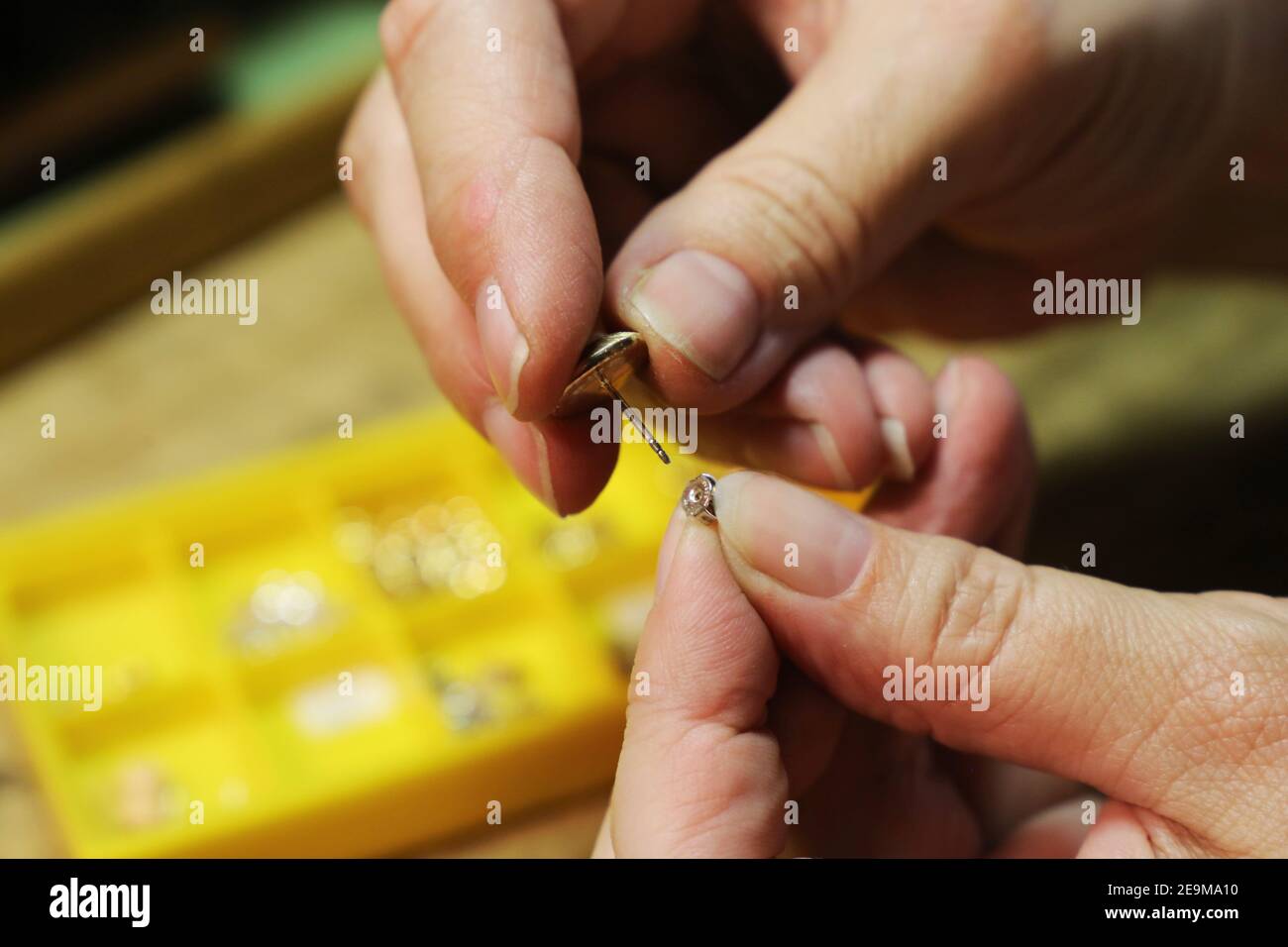 Close up hands goldsmith hi-res stock photography and images - Alamy