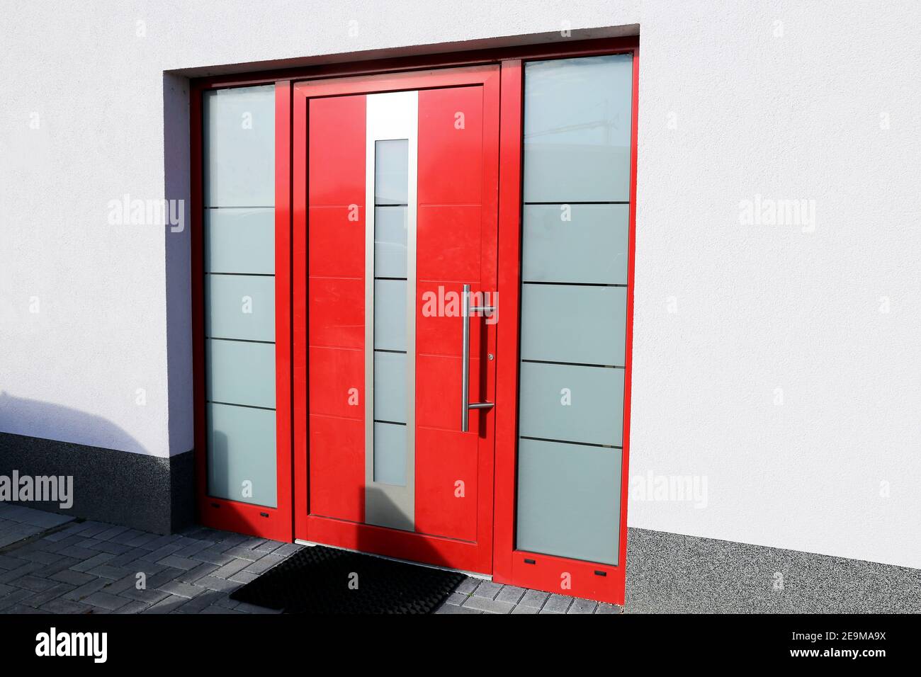 Modern red front door Stock Photo - Alamy