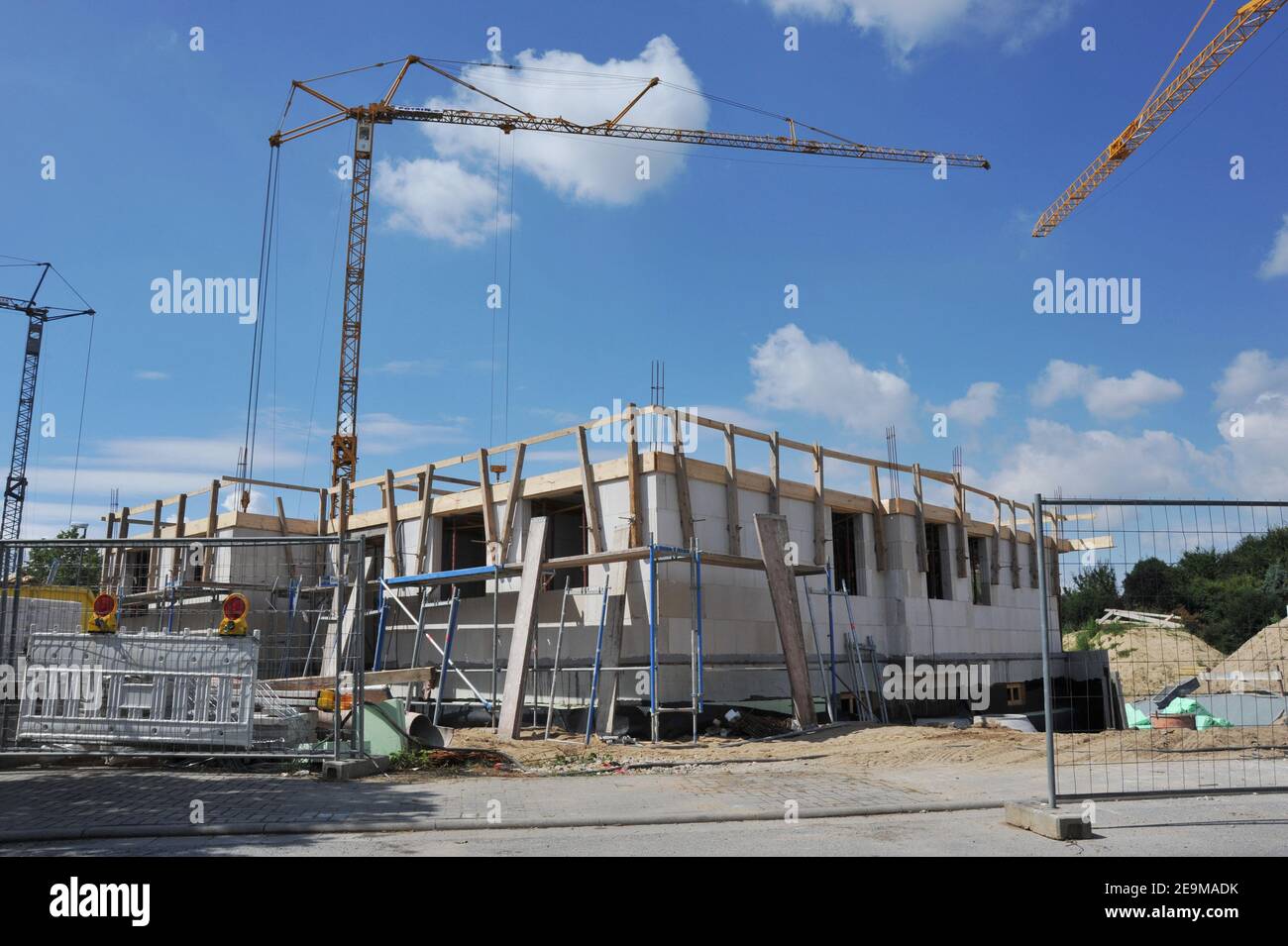 Construction site, construction of apartment house Stock Photo - Alamy