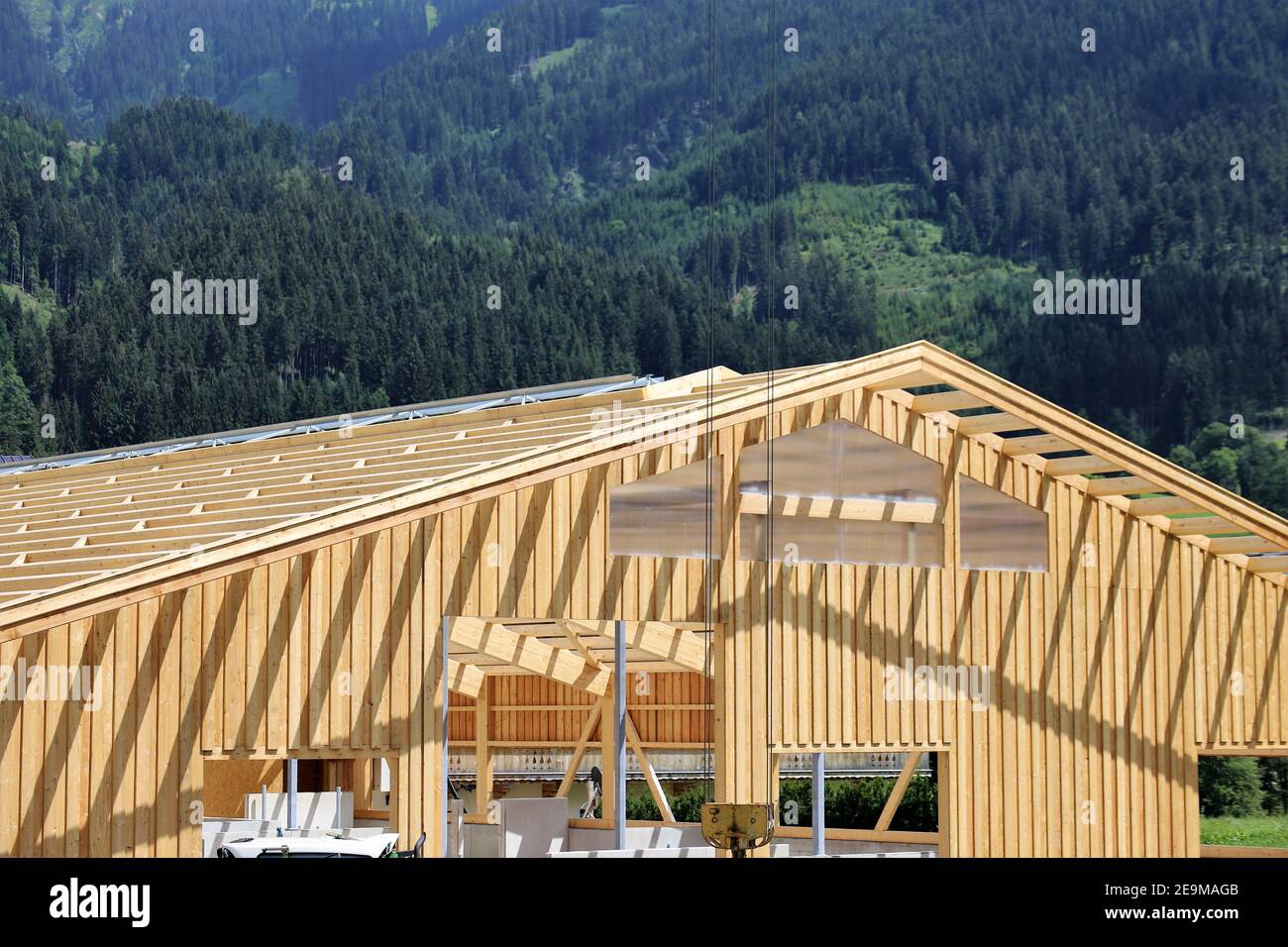 Construction of a new wooden hall Stock Photo - Alamy