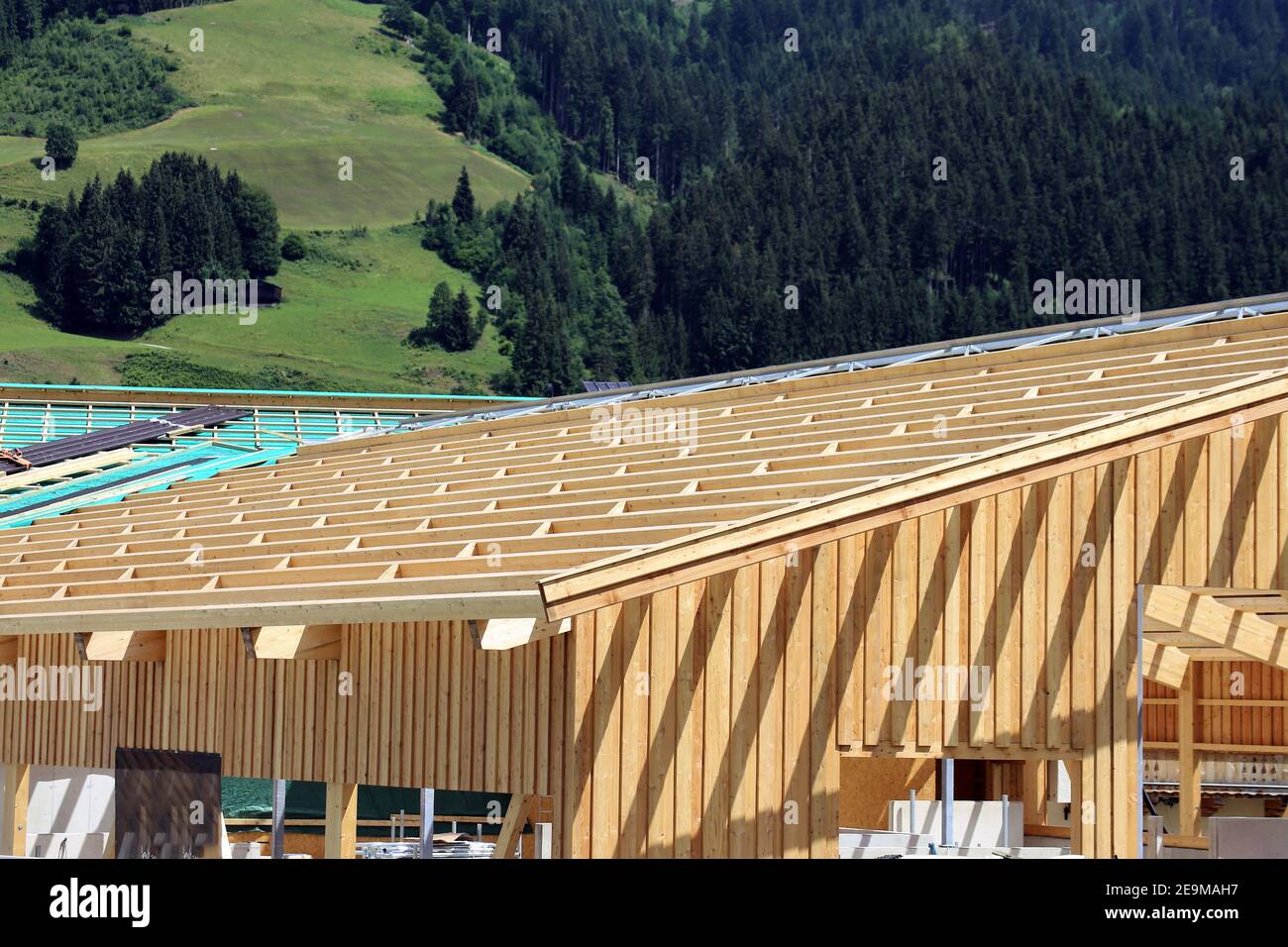 Construction of a new wooden hall Stock Photo - Alamy