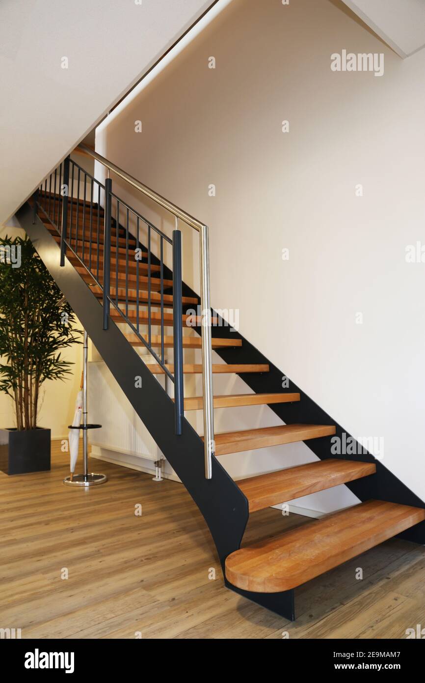 Modern new internal wooden staircase Stock Photo - Alamy