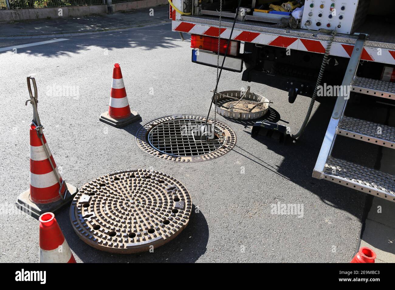 Video inspection hi-res stock photography and images - Alamy