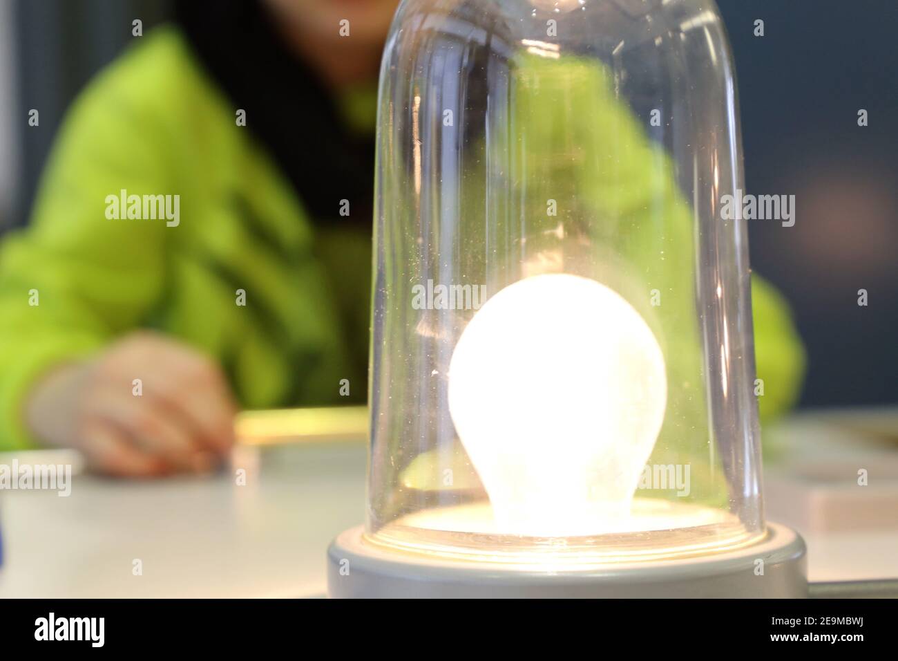 Electricity project for kids with simple circuit Stock Photo - Alamy