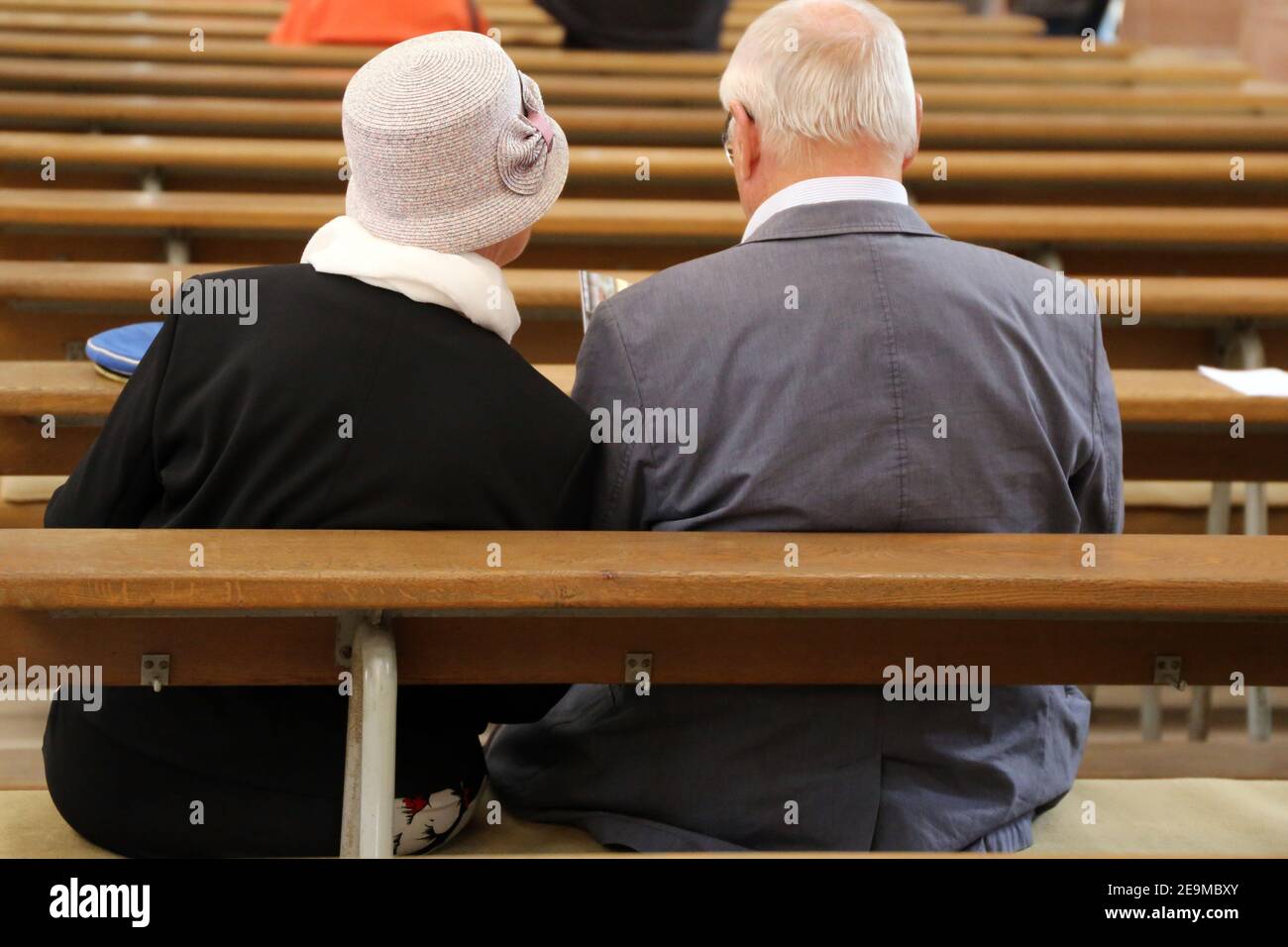 Devout married couple in the worship Stock Photo - Alamy