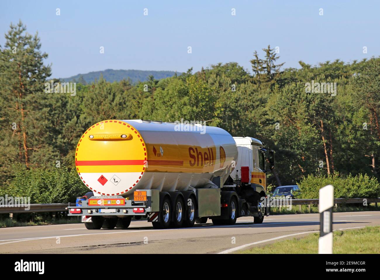 Shell truck hi-res stock photography and images - Alamy