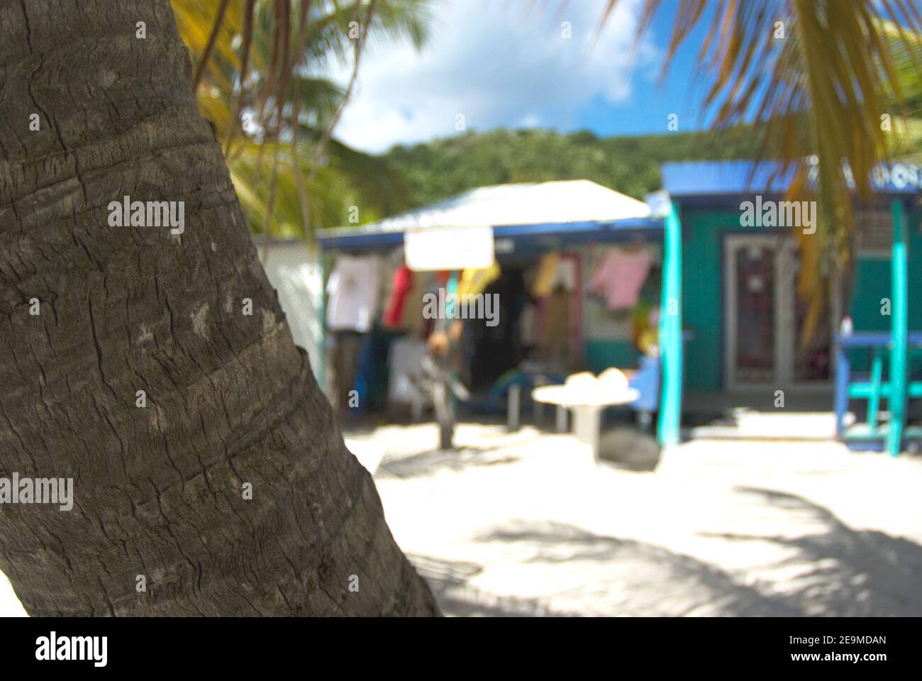 Hut on caribbean beach hi-res stock photography and images - Alamy