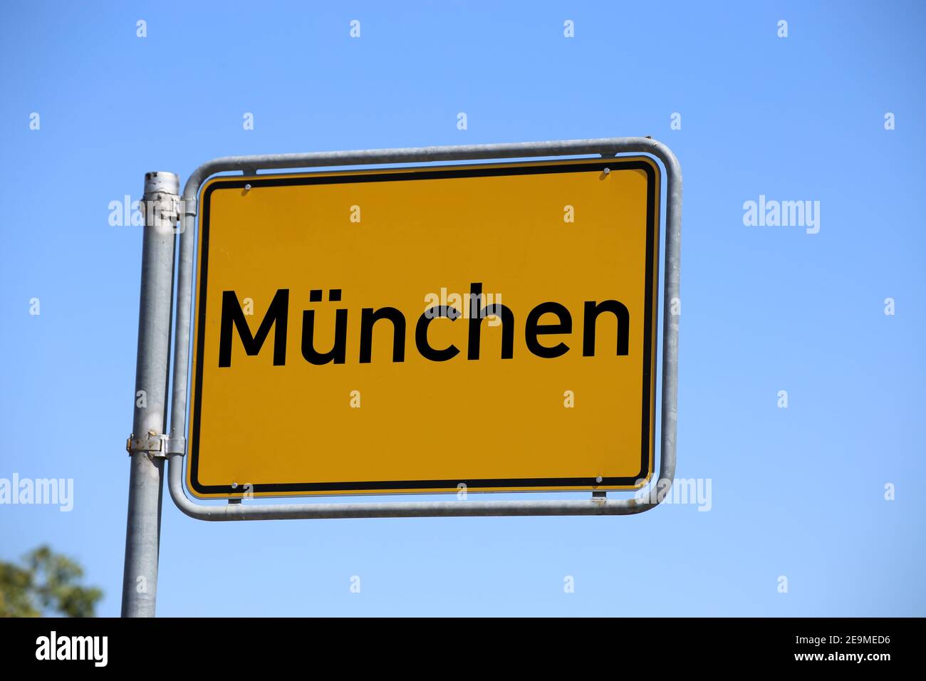 German town-sign München (Munich Stock Photo - Alamy