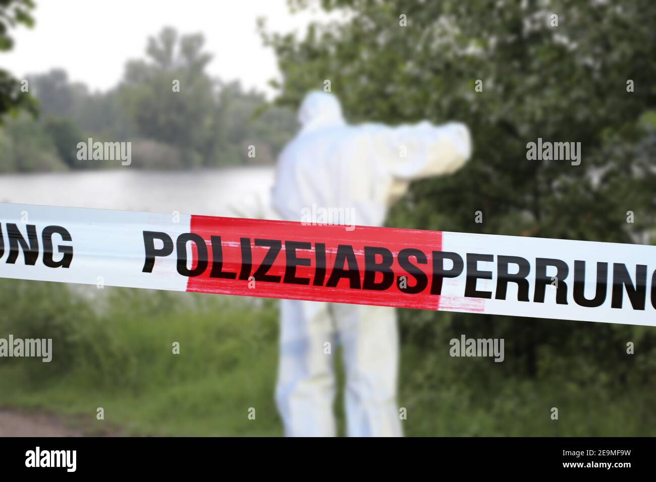 Symbolic image: Police cordon with forensics in the background Stock ...