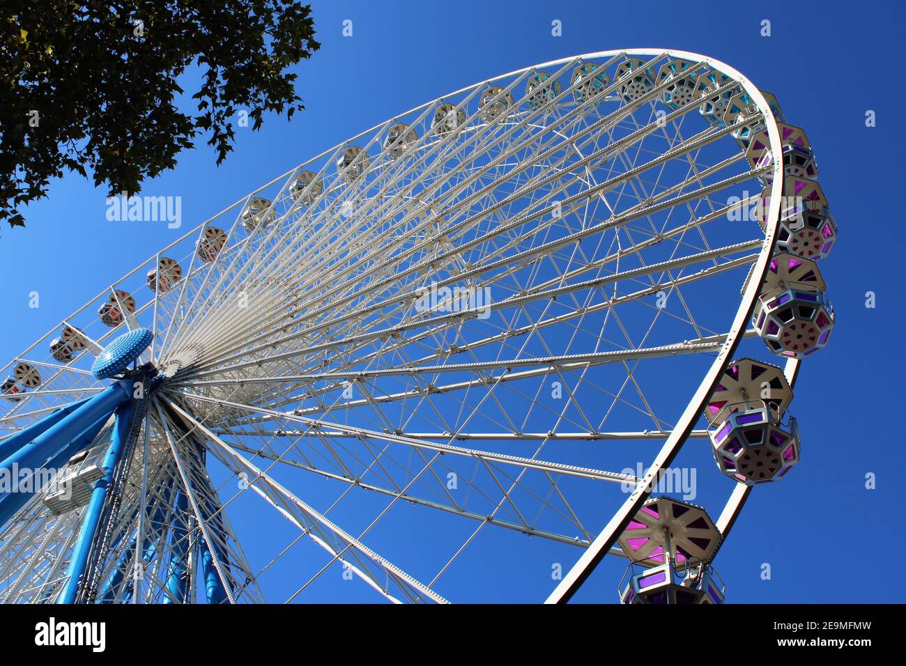 Big wheel against the sun hi-res stock photography and images - Alamy