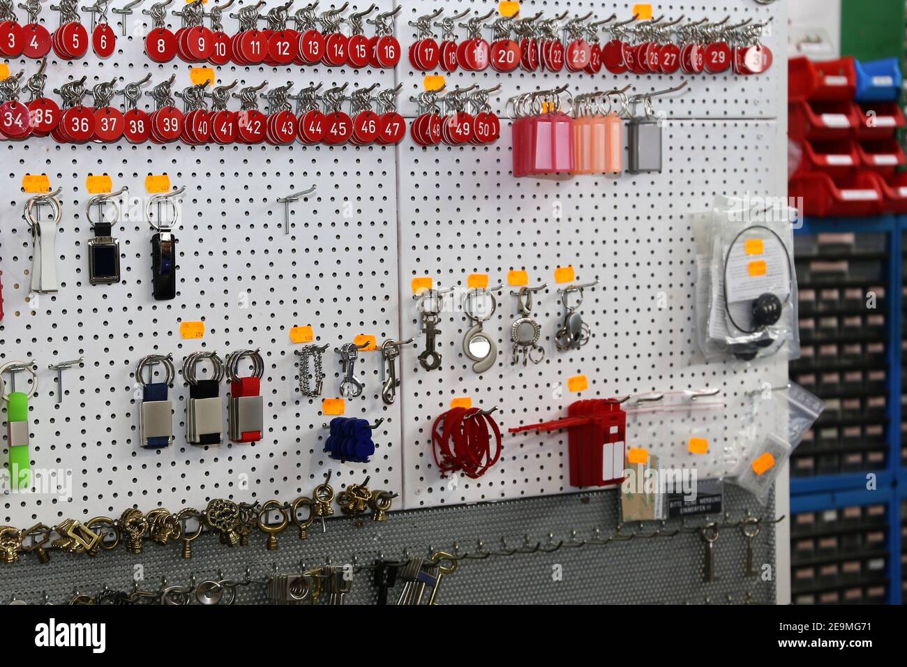 Board with keys hi-res stock photography and images - Alamy