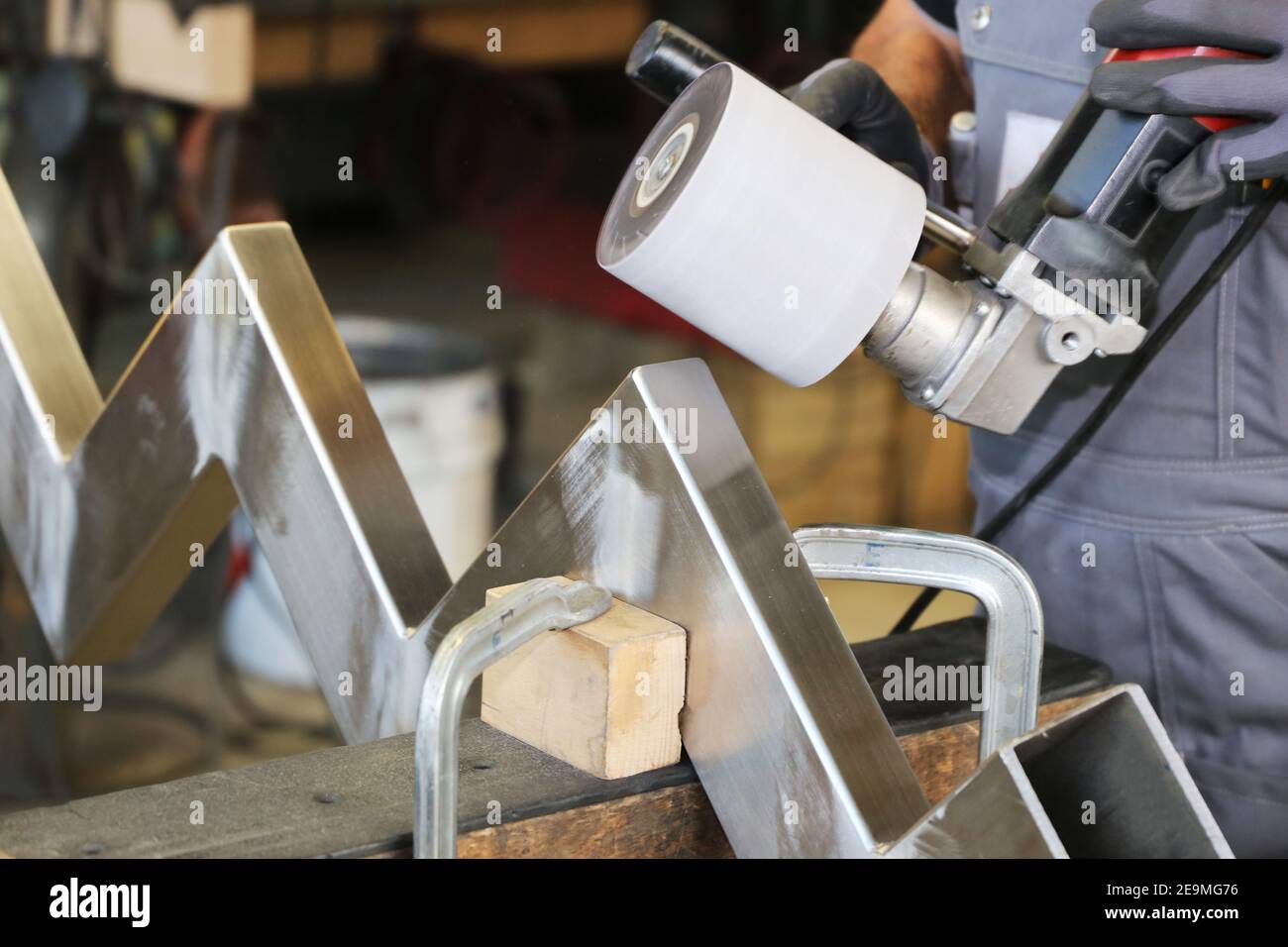 Metalworking shop hi-res stock photography and images - Alamy