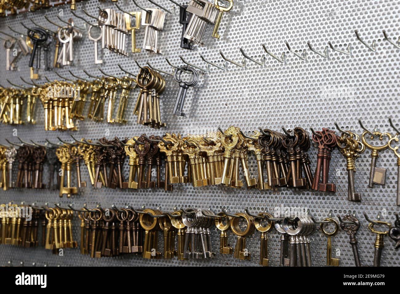Board with keys hi-res stock photography and images - Alamy