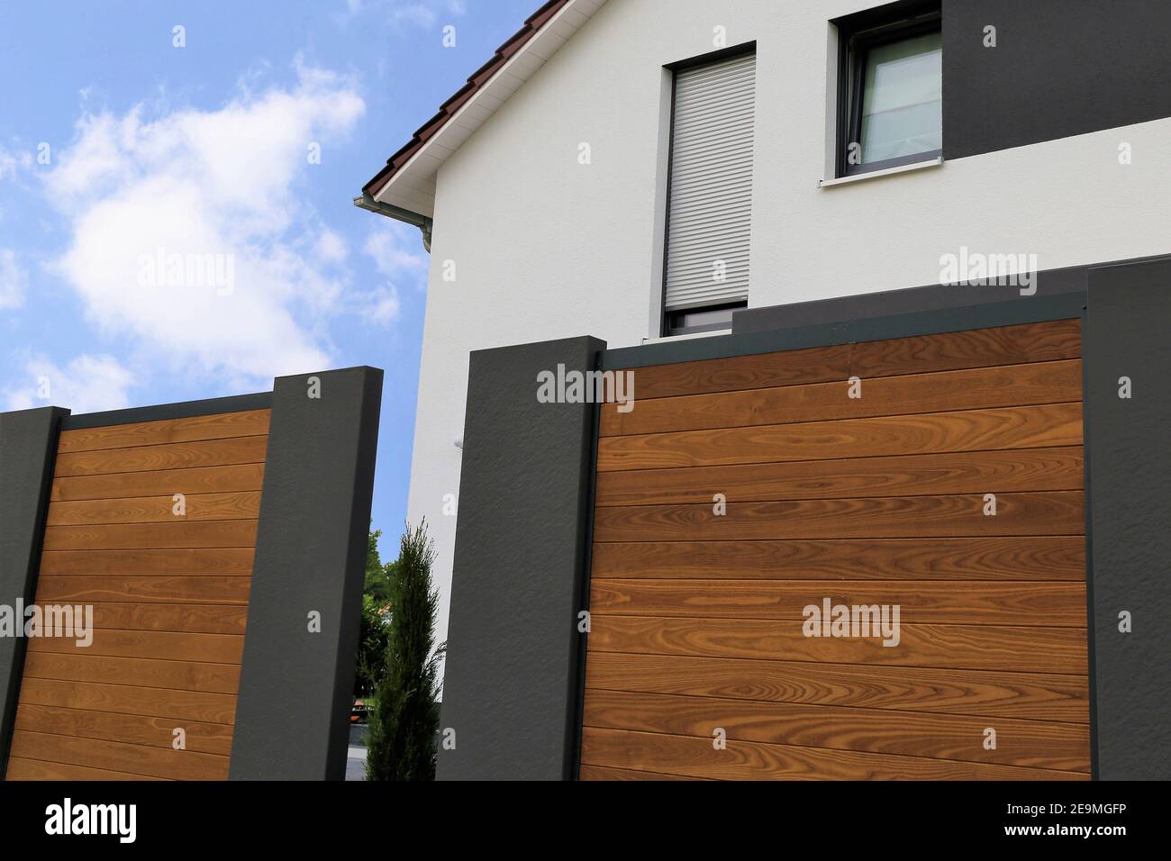 Modern new privacy fence as a boundary of the property Stock Photo - Alamy