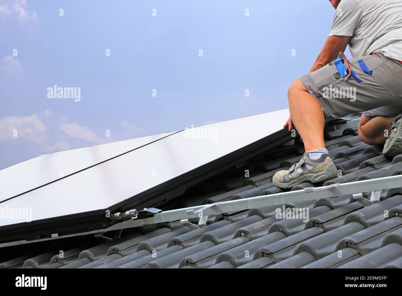 Assembly of a photovoltaic system Stock Photo - Alamy
