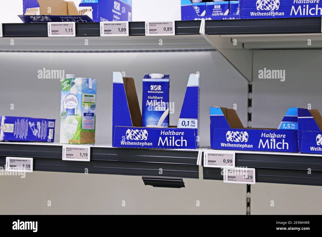 Milk shelf hi-res stock photography and images - Alamy