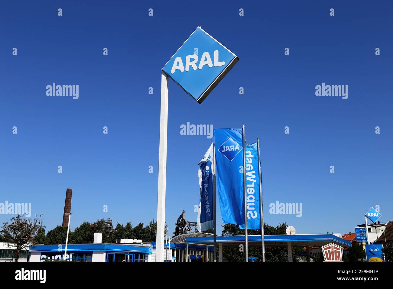 Aral gas station aral logo hi-res stock photography and images - Alamy