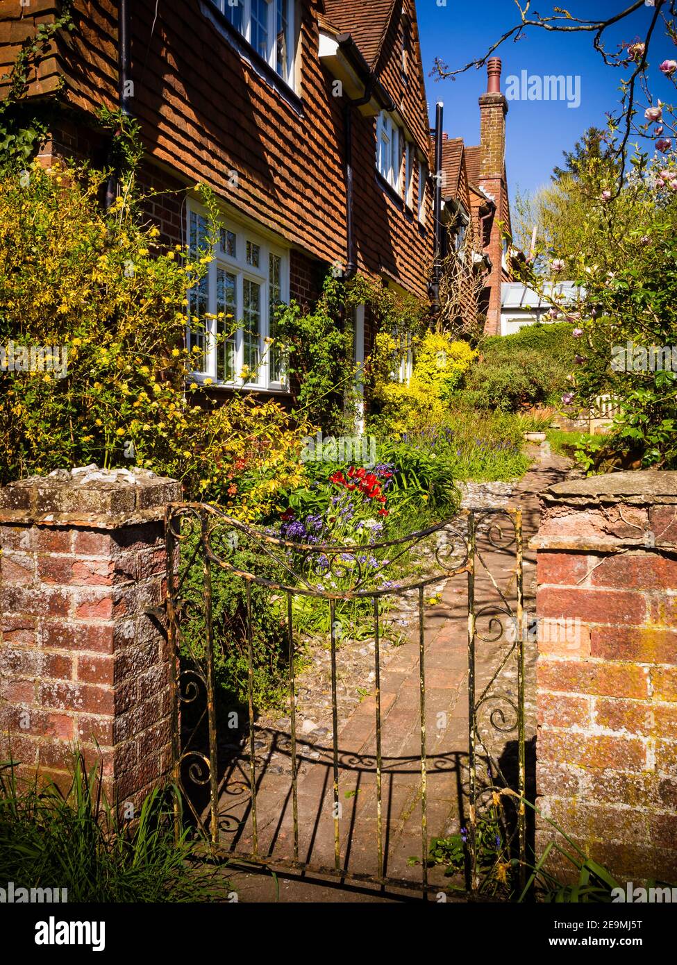 Pretty iron garden gate hi-res stock photography and images - Alamy