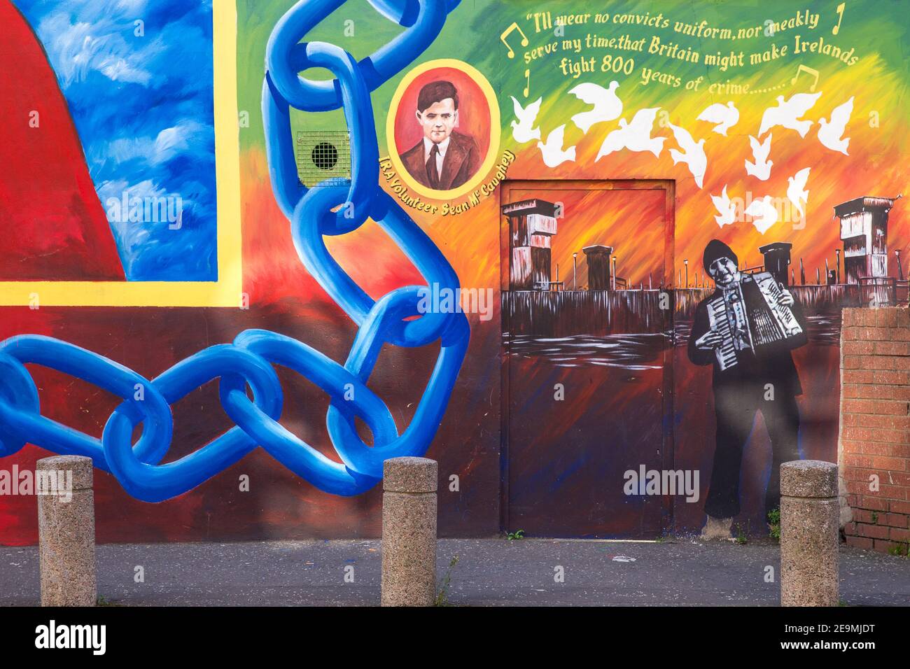 United Kingdom, Northern Ireland, Belfast, Falls Road, Political murals ...