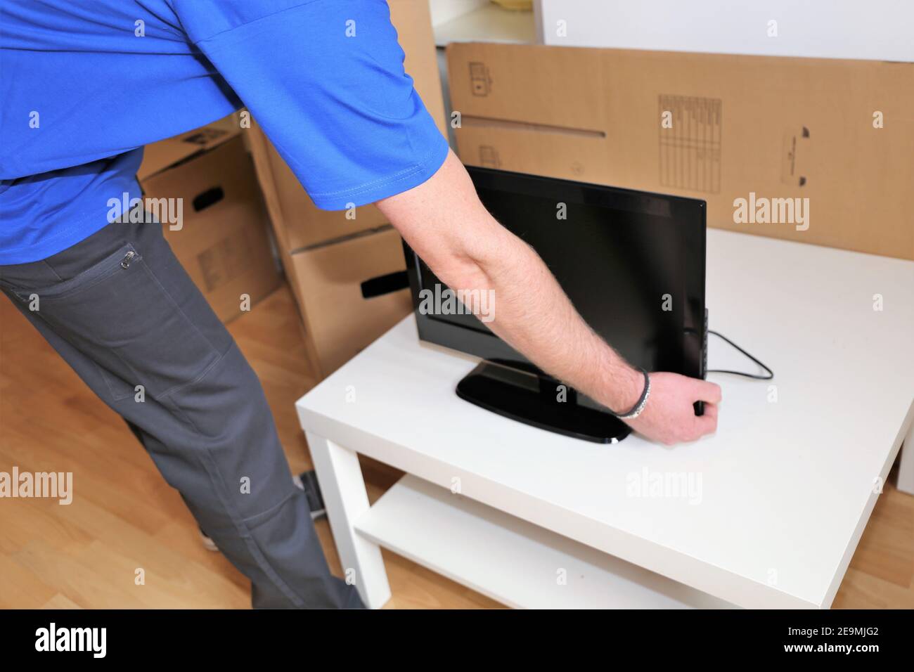 Moving company stows a monitor in a moving box Stock Photo - Alamy