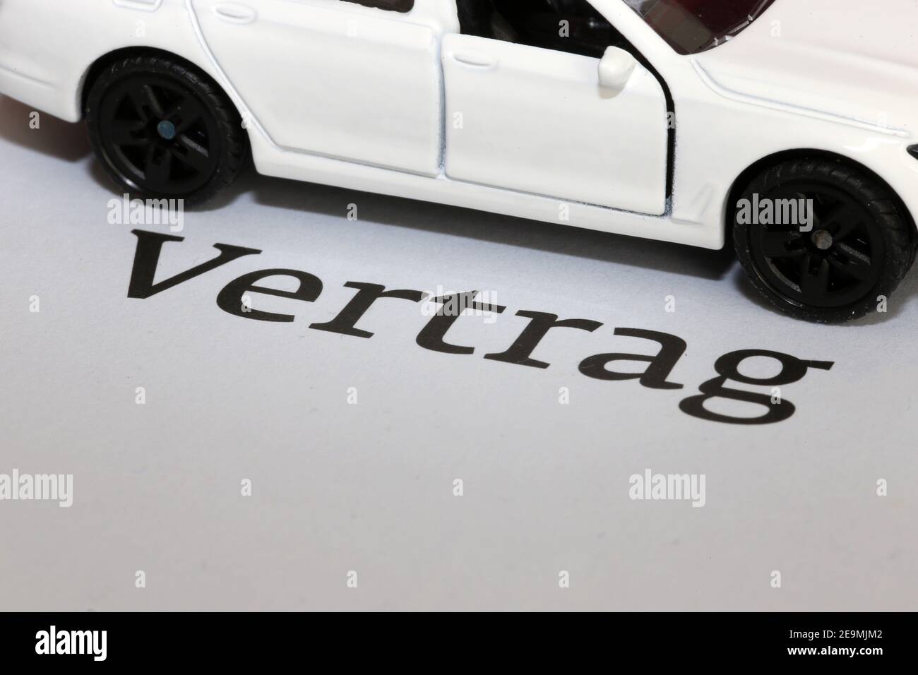 Symbol picture car insurance: Model car with contract documents Stock ...