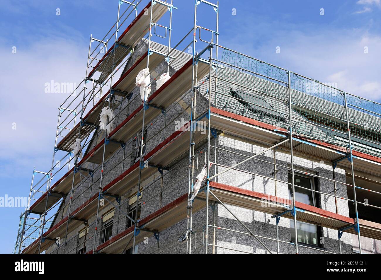 Installation of thermal insulation to a house facade Stock Photo - Alamy