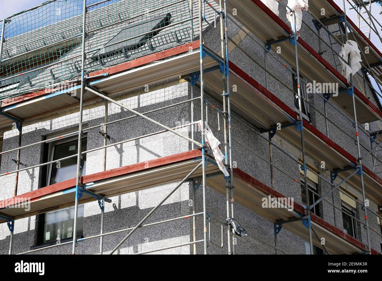 Installation of thermal insulation to a house facade Stock Photo - Alamy