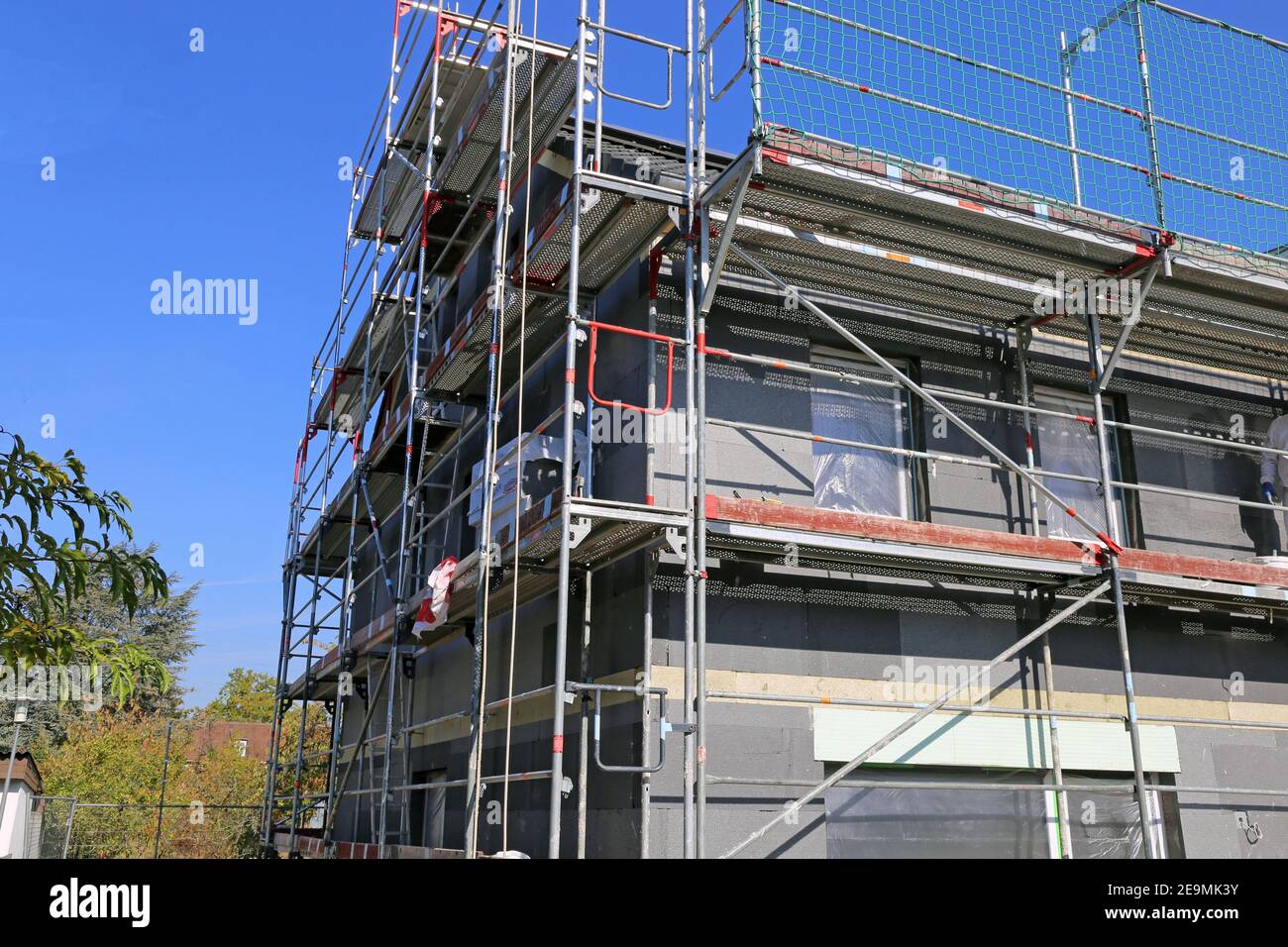 Installation of thermal insulation to a house facade Stock Photo - Alamy