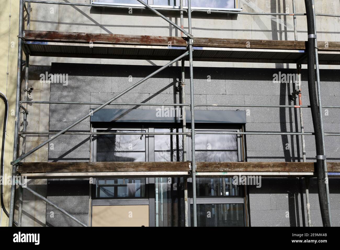 Installation of thermal insulation to a house facade Stock Photo - Alamy