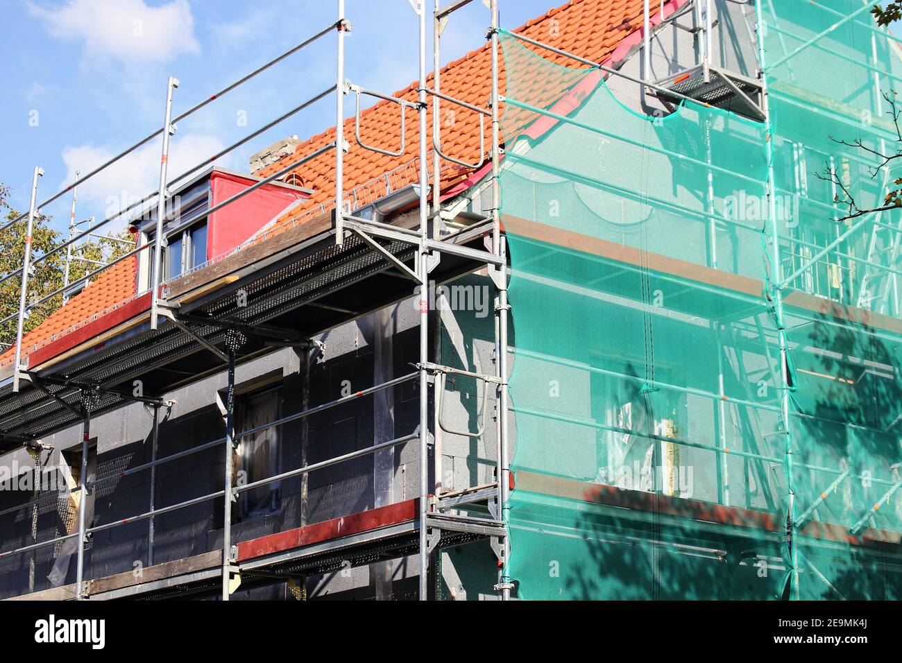 Installation of thermal insulation to a house facade Stock Photo - Alamy
