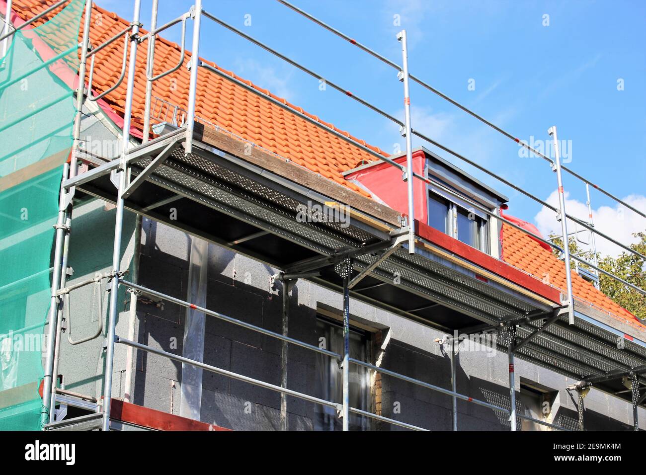 Installation of thermal insulation to a house facade Stock Photo - Alamy