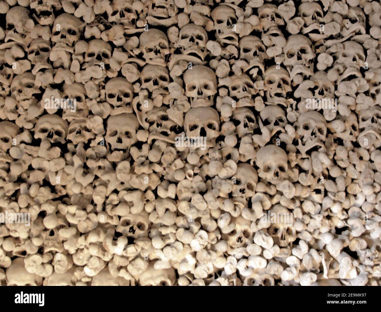 Wall wall composed of real human skulls Stock Photo - Alamy