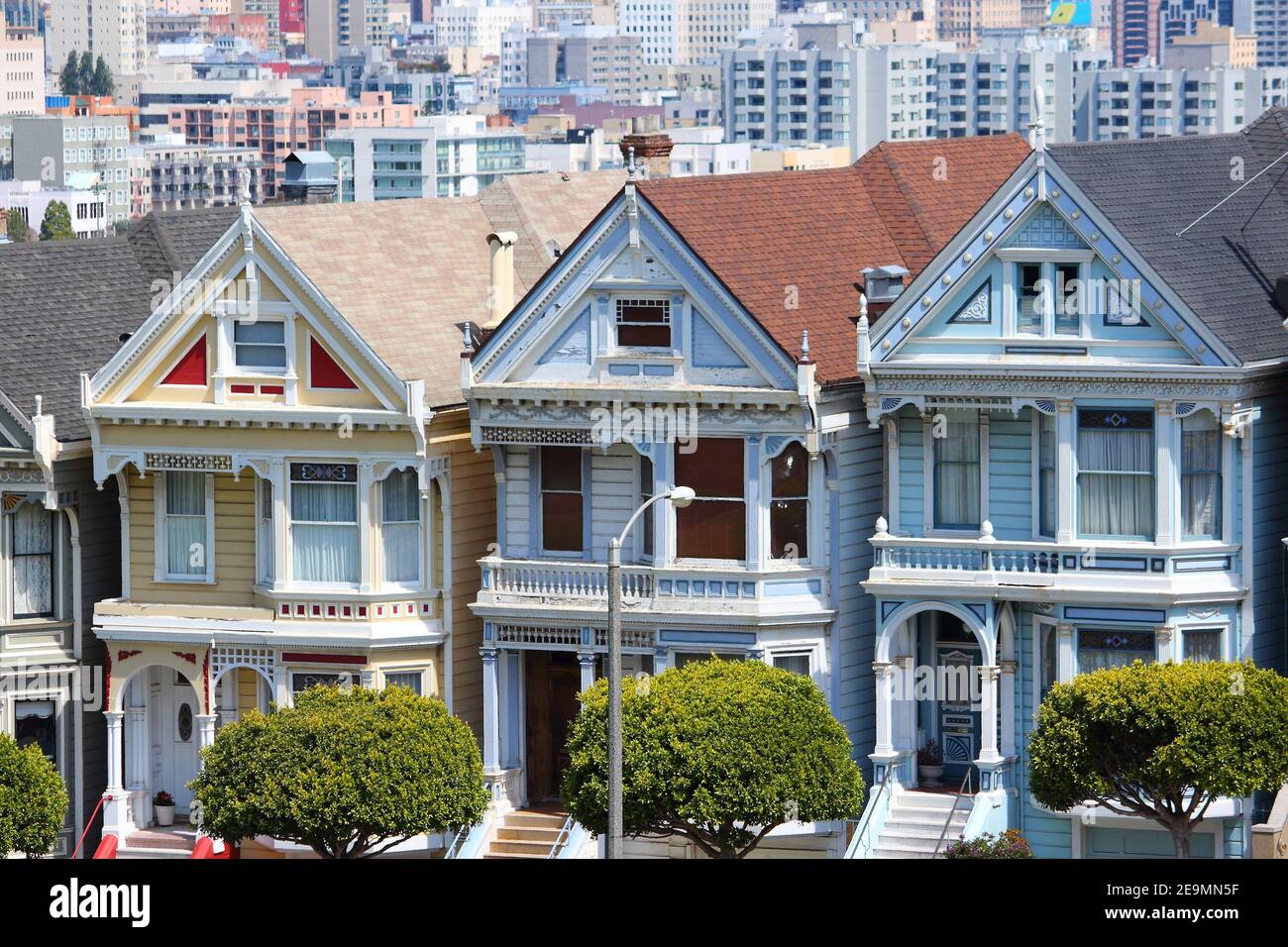 Painted Ladies - historic architecture at Alamo Square, San Francisco ...