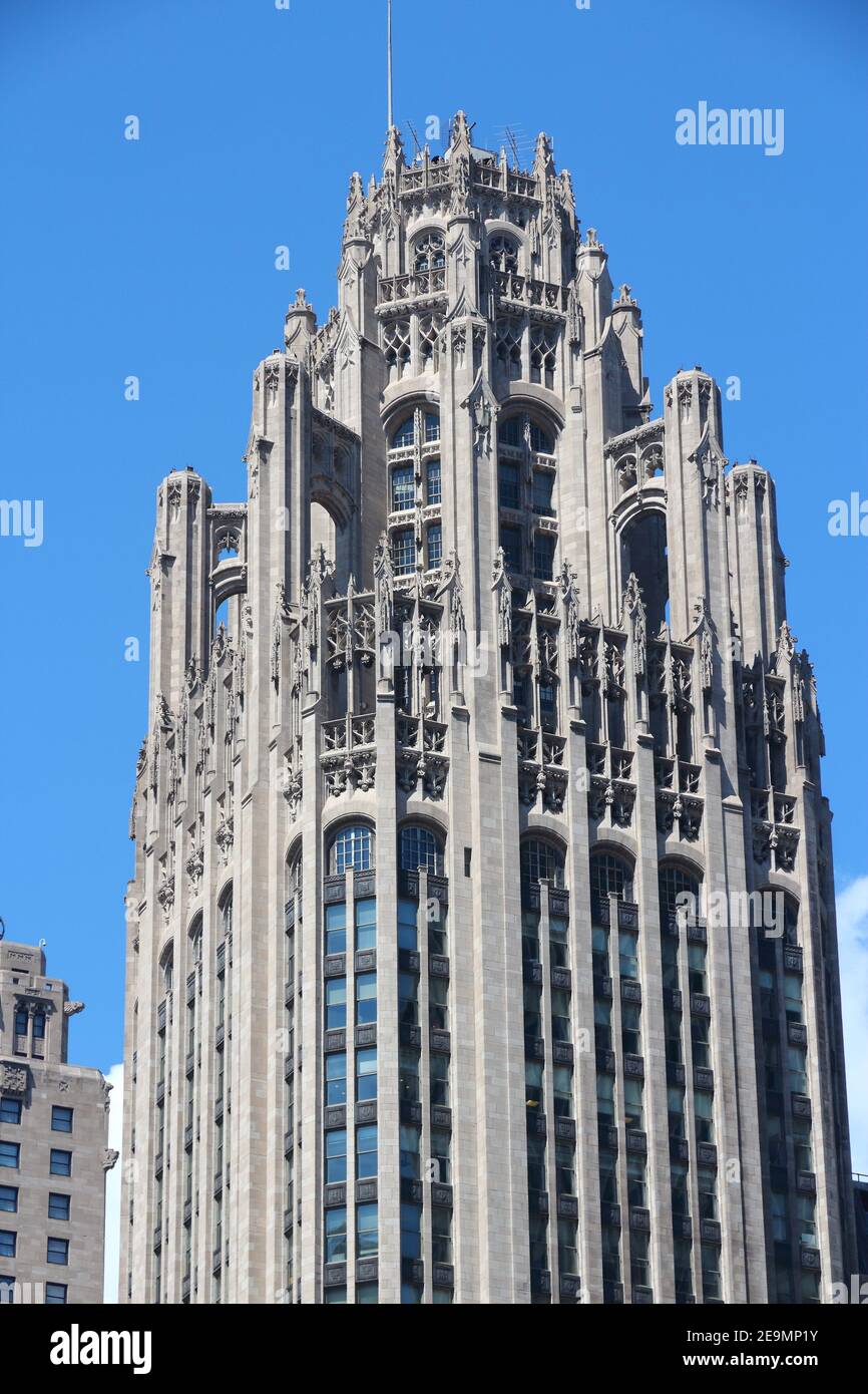 CHICAGO, USA - JUNE 27, 2013: Tribune Tower neo-gothic skyscraper in ...