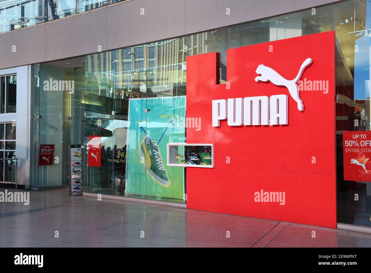 Puma sportswear hi-res stock photography and images - Alamy