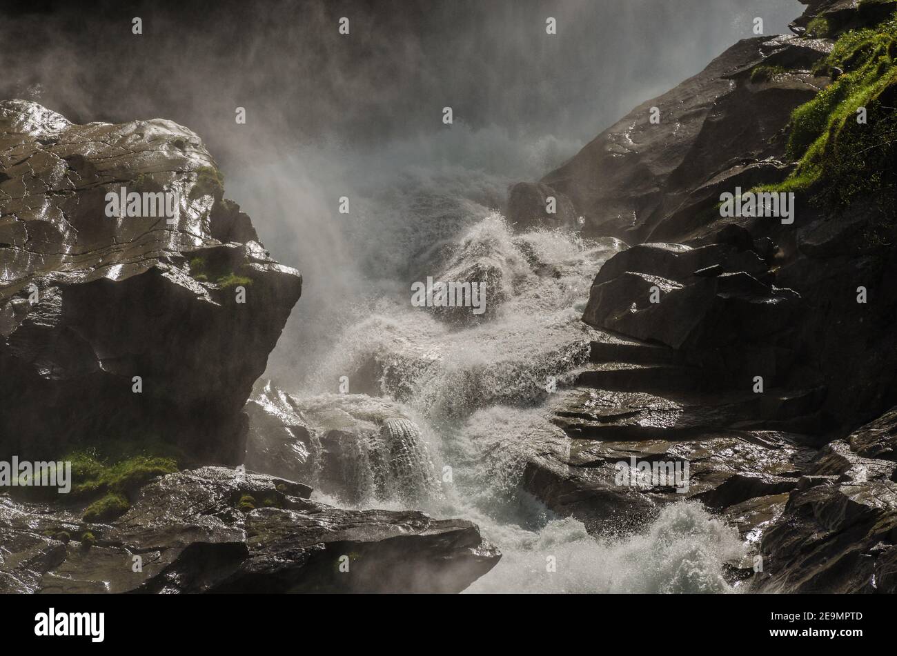 Mist splashing hi-res stock photography and images - Alamy